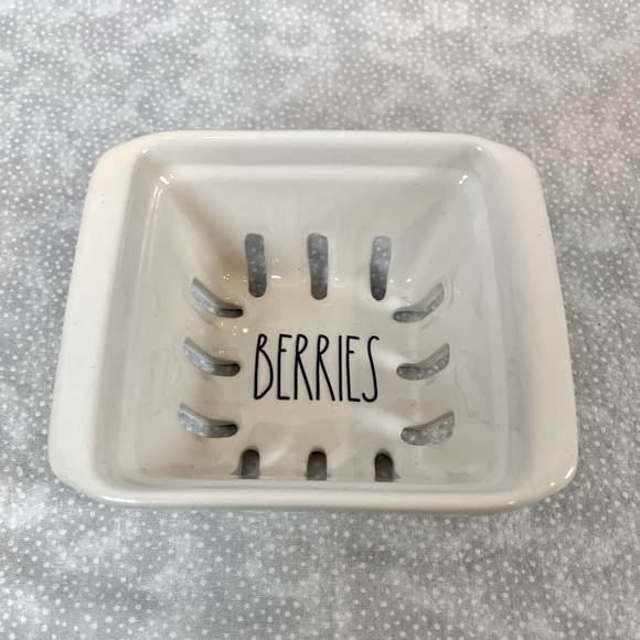Rae Dunn | Kitchen | Rae Dunn Berries Colander | Poshmark